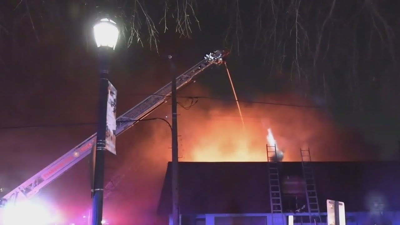 CBS News Chicago: 11 fire departments battle massive building fire in ...